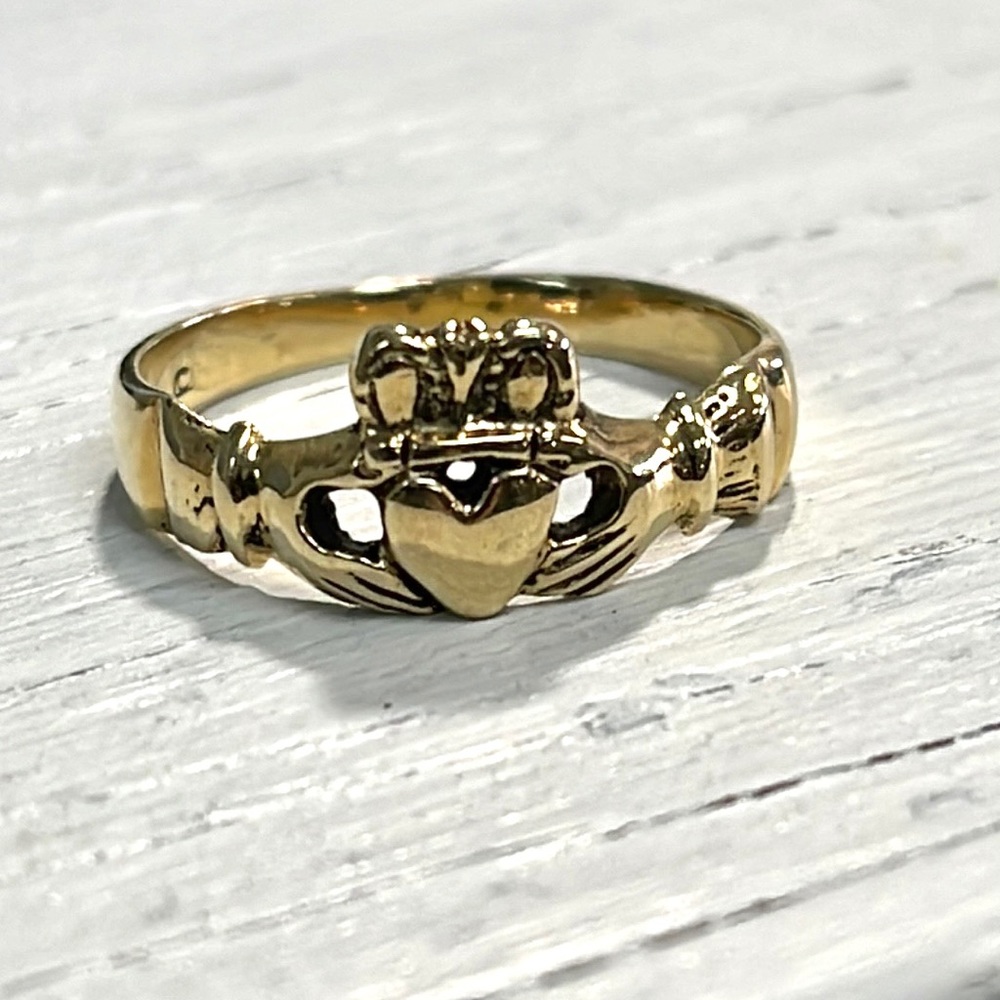 14k Claddagh Ring - Gem